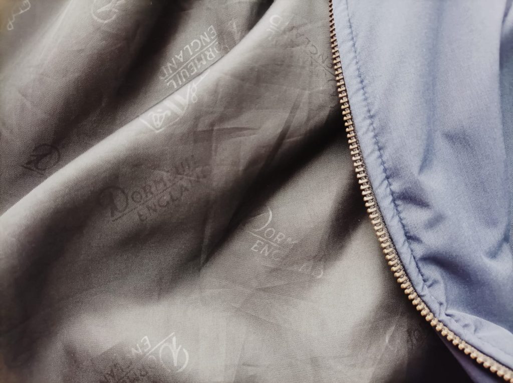 7 Jenis Kain ANTI AIR (Waterproof) TERBAIK Untuk Jaket Anda